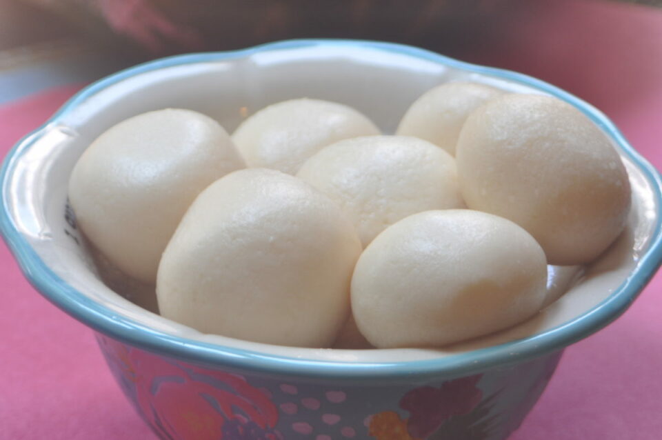 Instant Pot Rasgulla - Culinary Shades