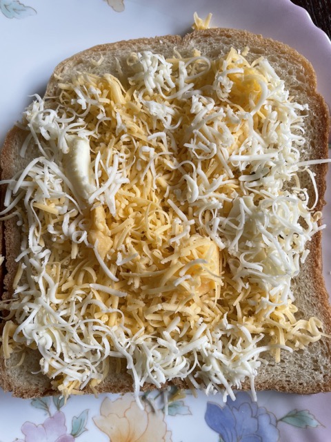 grilled cheese cheese layer | Culinary Shades